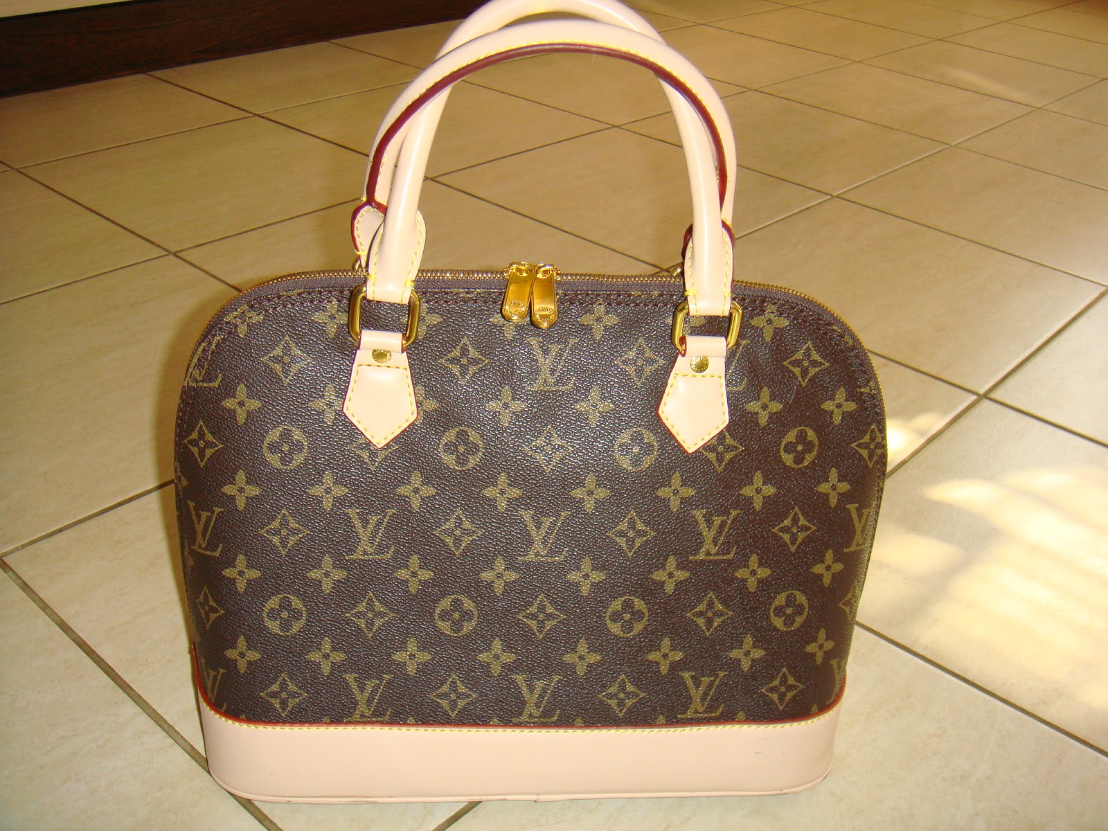 Haine online de firma sau designer: Geanta Louis Vuitton replica lux ...