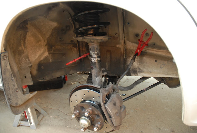 Every Blade of Grass: Right Side Strut Installed!