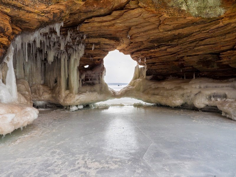 Stunning Ice Formations on Lake Superior Ice Cave - Snow Addiction ...