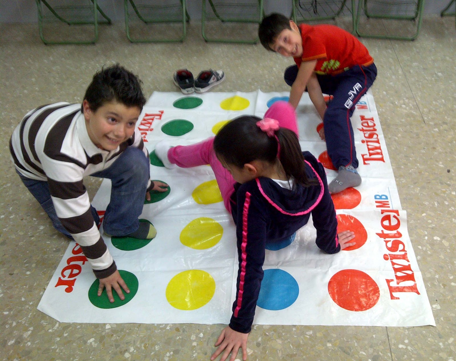 Actividades Extraescolares y Ludotecas de Ciempies: Right hand, blue ...