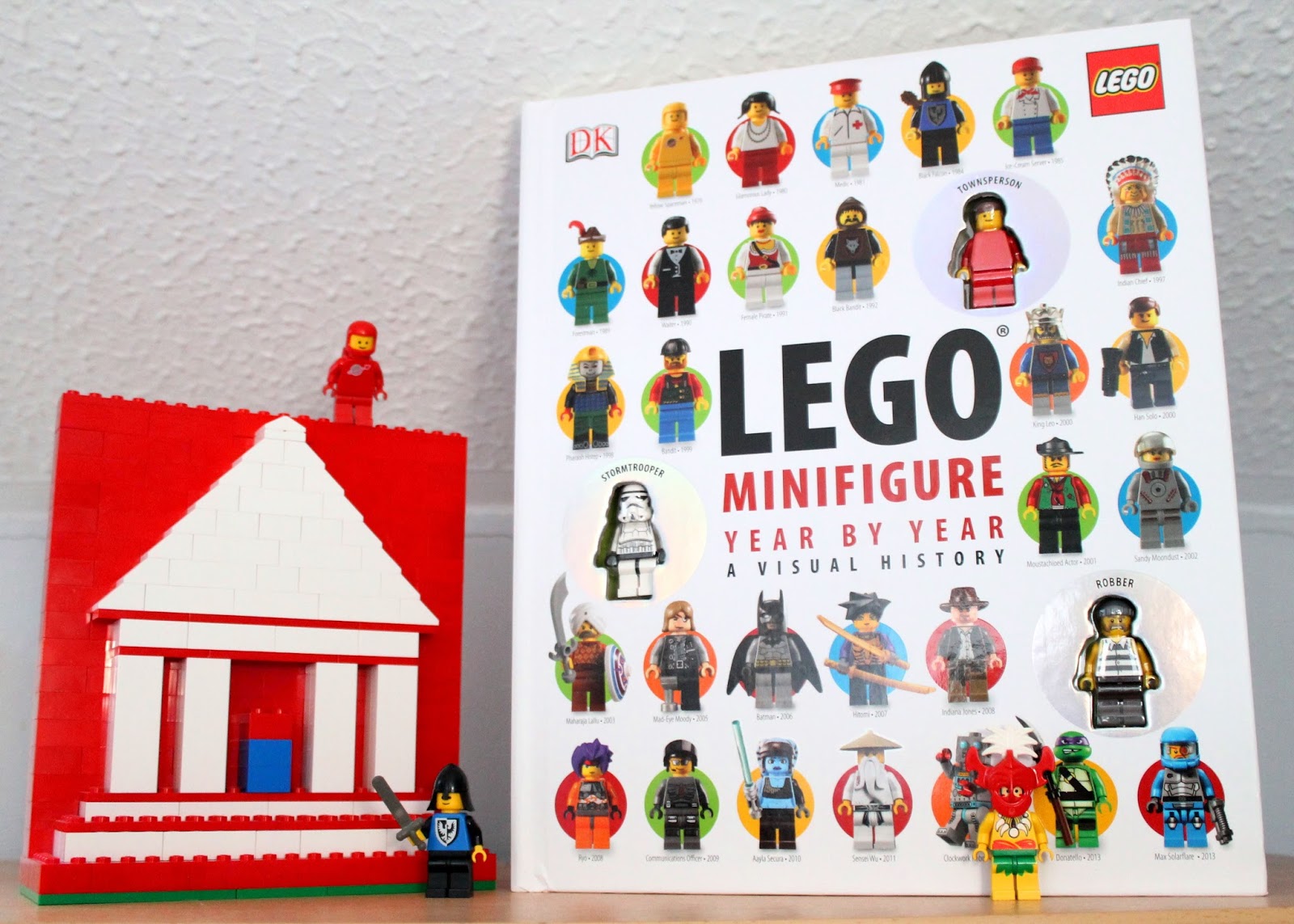 Lego Museums: Lego Minifigure Year by Year - A Visual History Book REVIEW!
