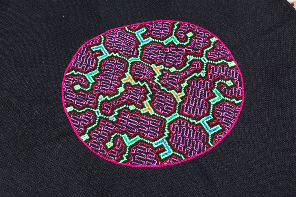 Shipibo textiles, indigenous art from Peruvian rainforest.: Shipibo ...