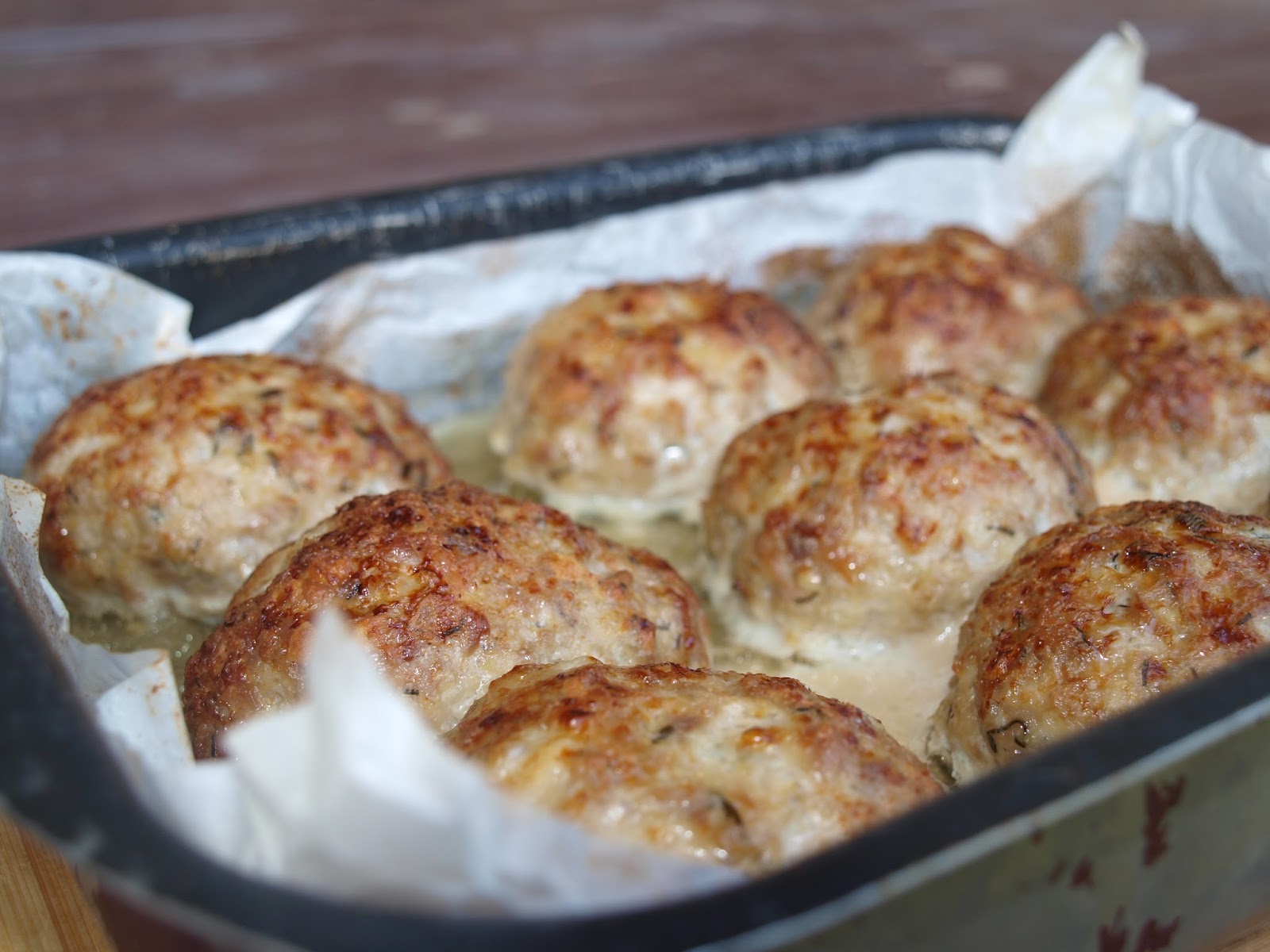 baltoje lėkštėje: Orkaitėje kepti kotletai