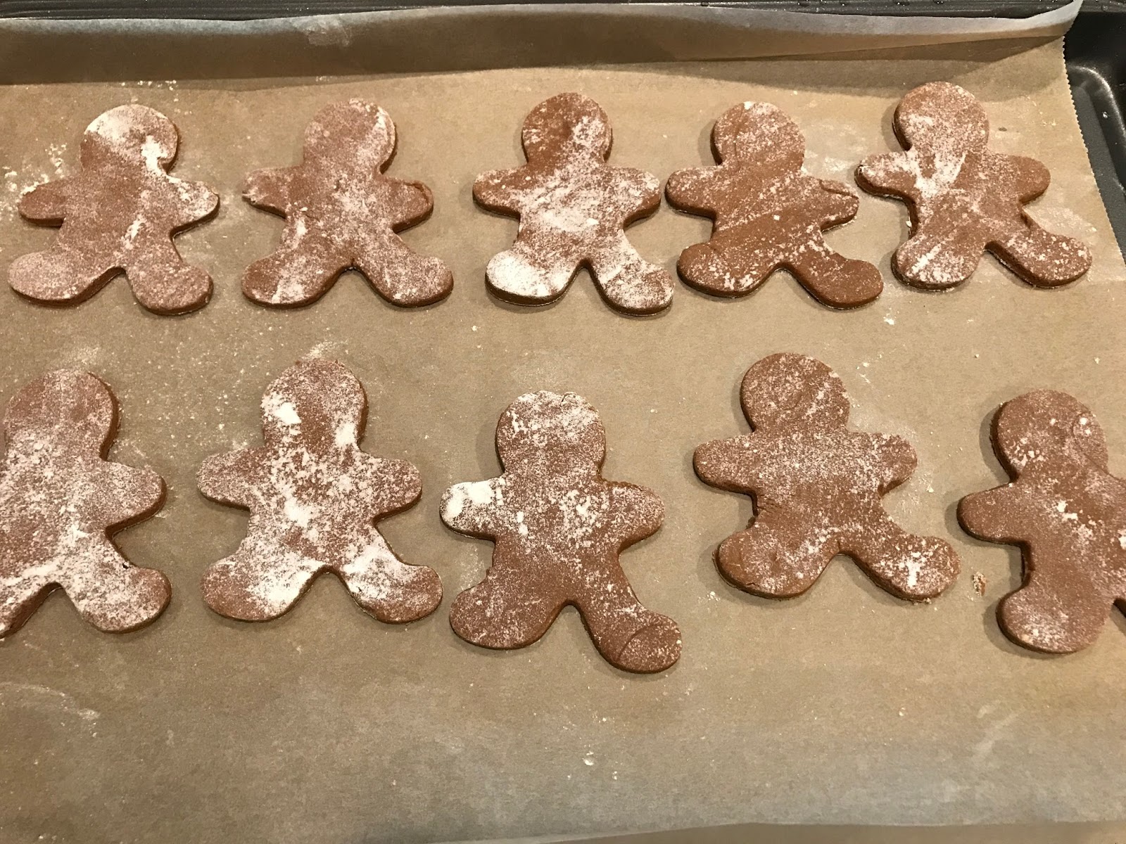 Kiss-Hugging Gingerbread People