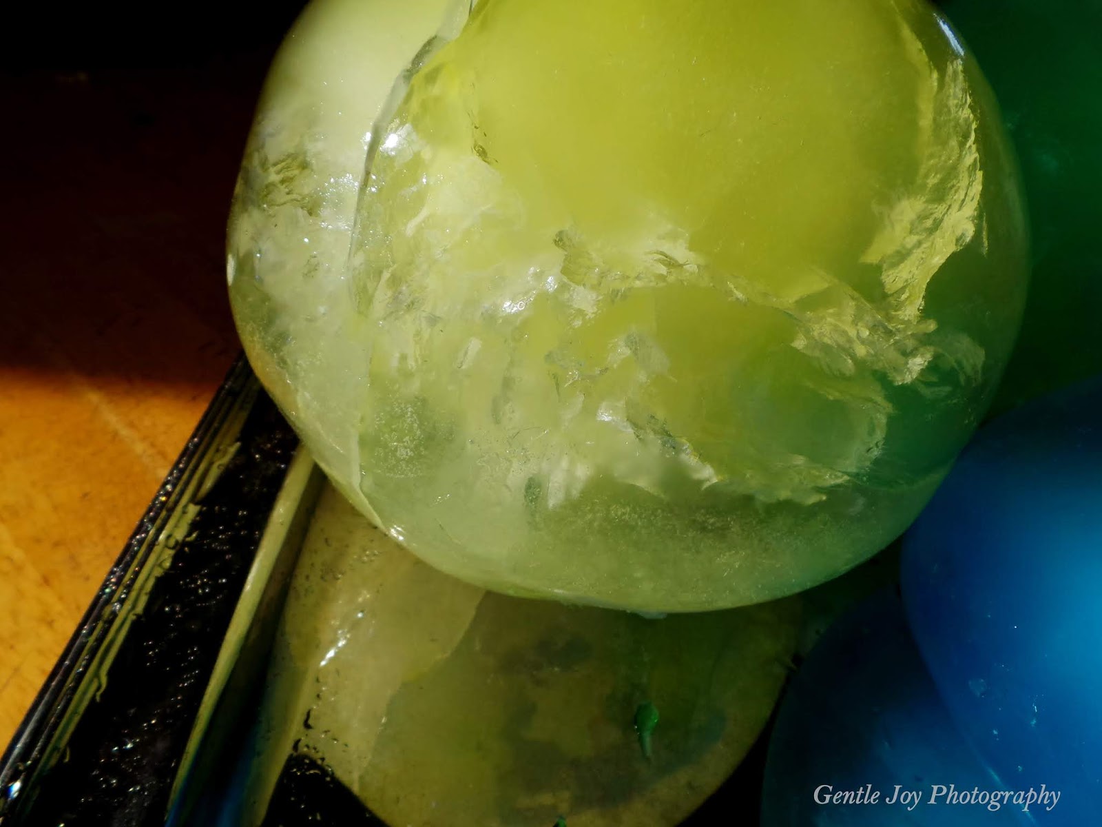 Gentle Joy Homemaker: How to Make: ICE MARBLES!