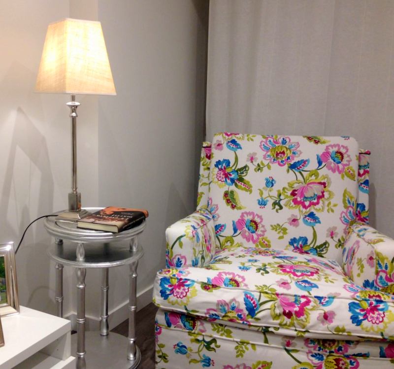 EL DESVÁN DE LOS TRASTUCOS: BUTACAS TAPIZADAS CON ESTAMPADO DE FLORES