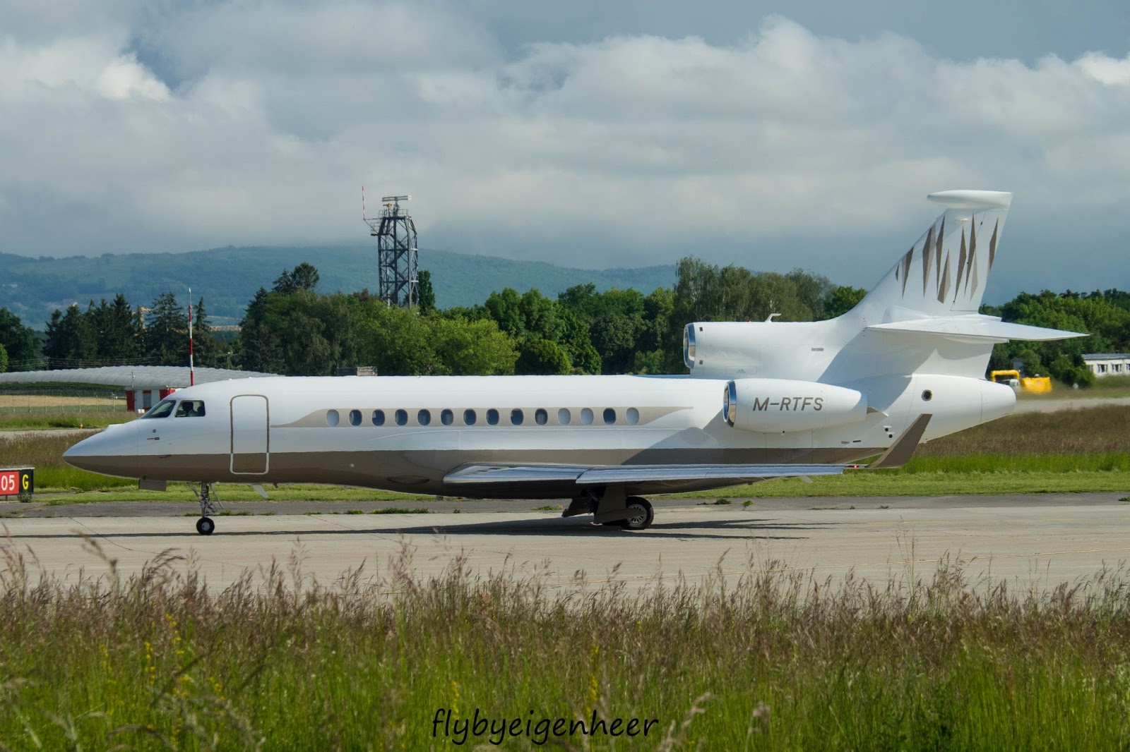 FLUGZEUGE Privatjets etc: M-RTFS Dassault Falcon 7X FA7X