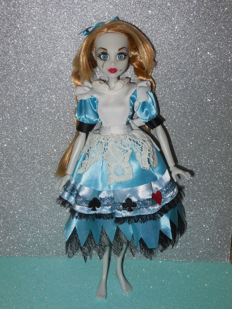 Veni Vidi Dolli: OVERVIEW: Once Upon a Zombie