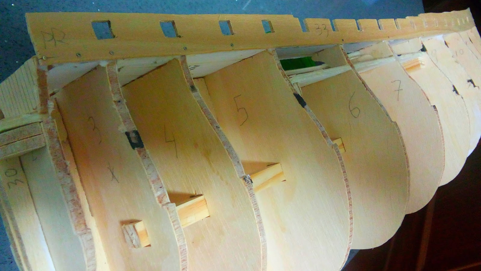 Artesanía naviera: SANTÍSIMA TRINIDAD - 3 - Amuradas y troneras