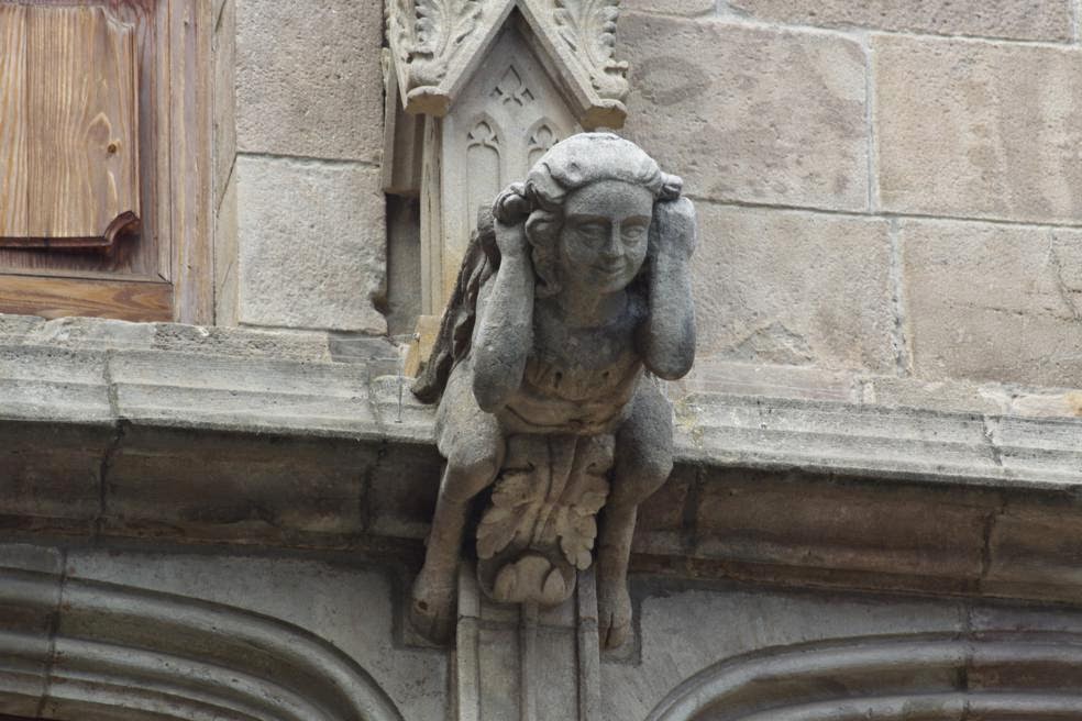 El mundo de Juan María: Viajes y Fotografía: Las gárgolas del edificio ...