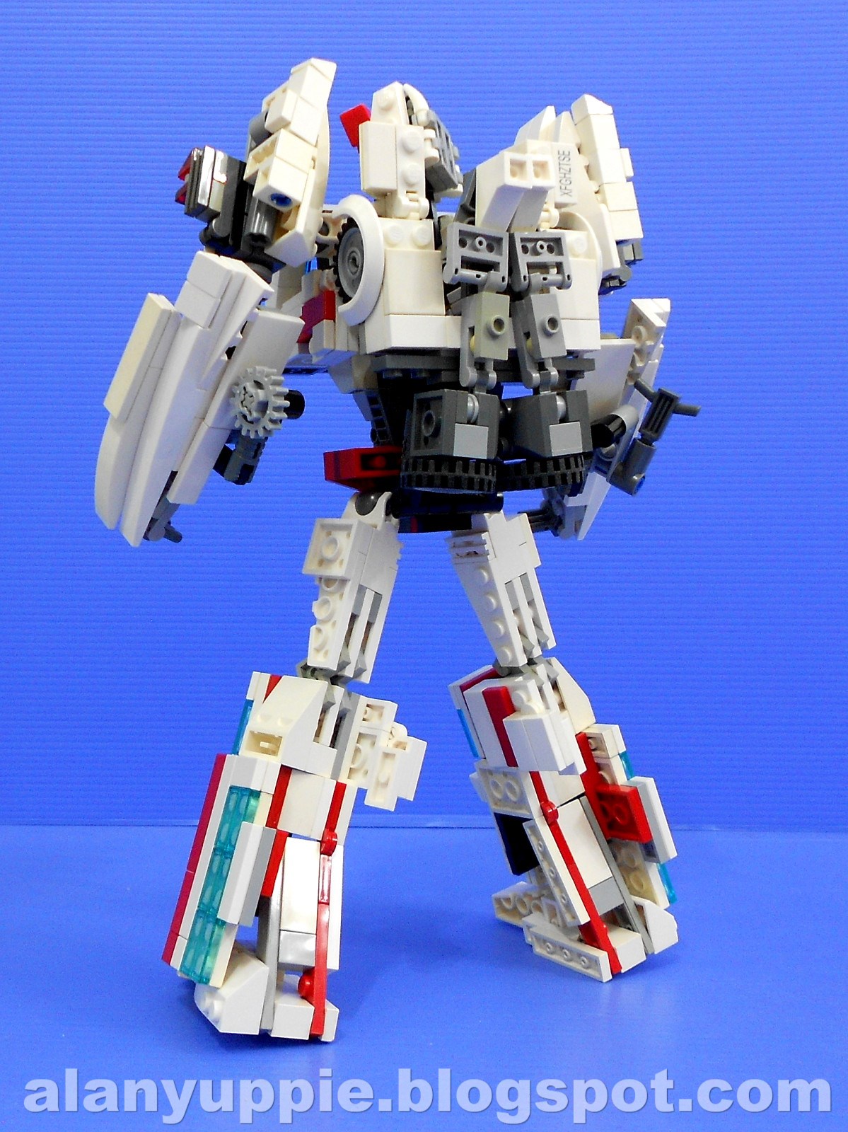 Alanyuppie's LEGO Transformers: LEGO Ironhide and Ratchet Part 2 - Bot ...