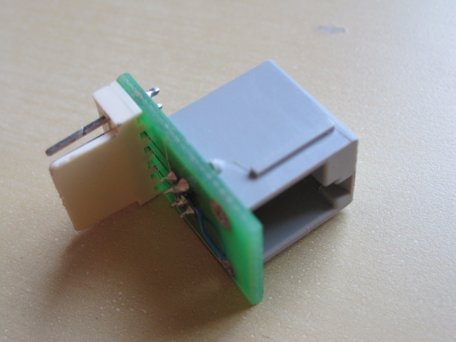 Junkbox Raider: Microchip ICD adapter -> NXT port breakout board