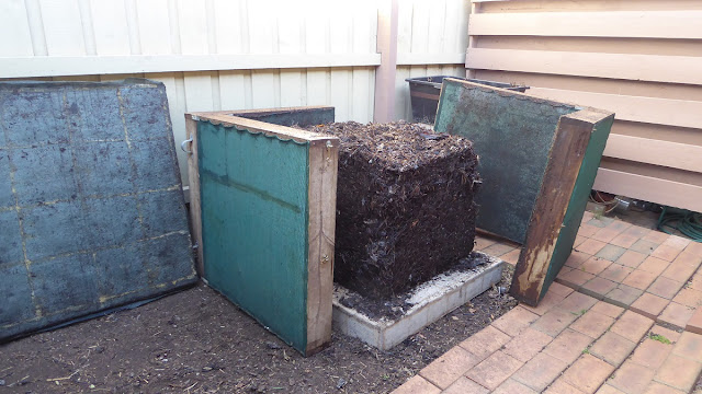 Garden Ecobeds: Build a Hot Compost Bin.