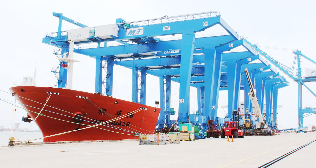 El Puerto - El Buque - Maquinarias Portuarias: El Puerto