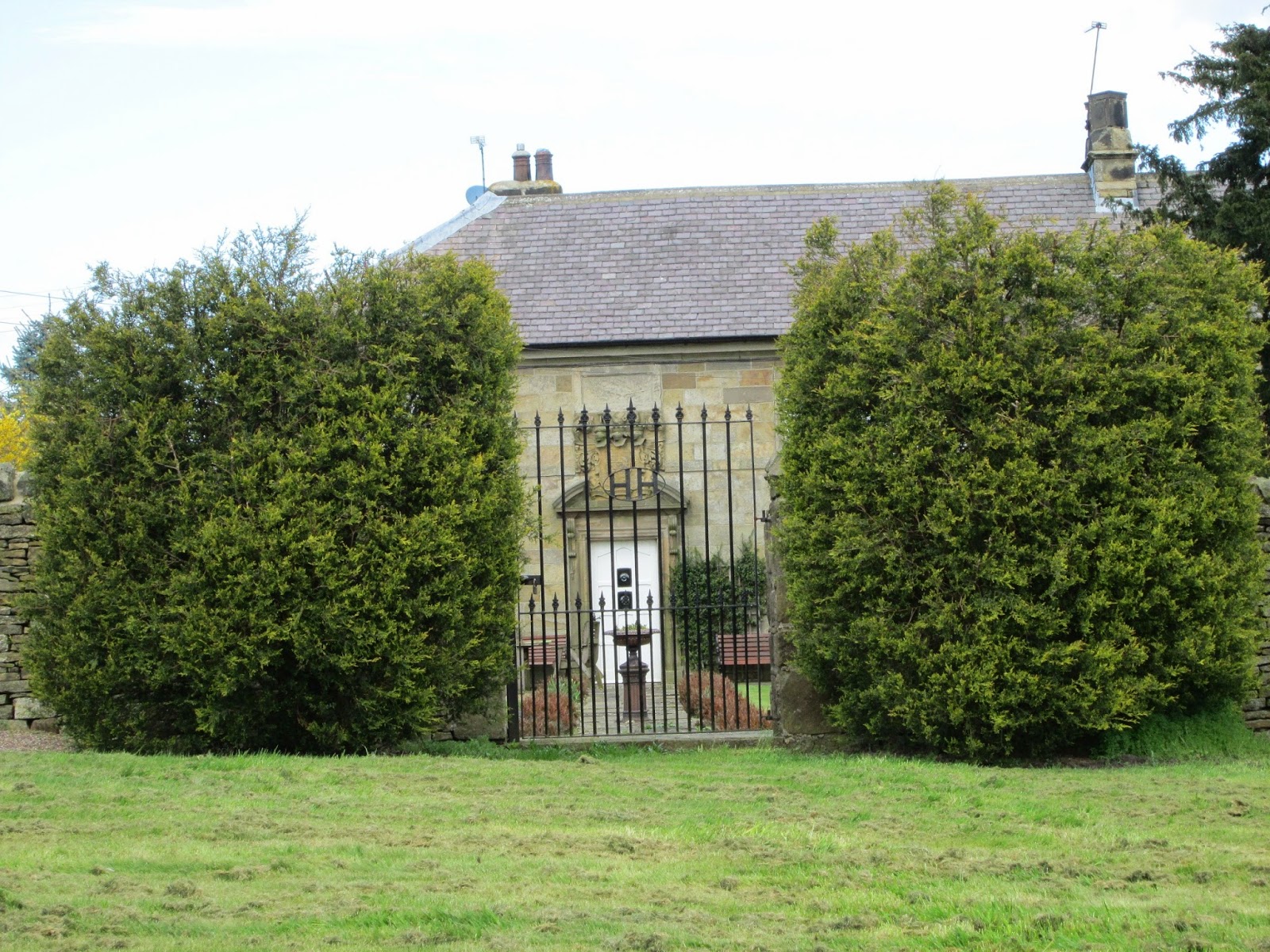 Vale of Belvoir Ramblers: Six (or seven) Holmesfield halls, 13th April 2014