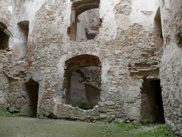 UTAZGATOK: AUSZTRIA: Lánzséri vár /Landsee/