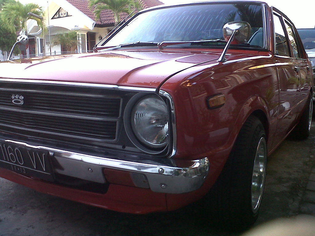 Toyota Corolla KE30 Tahun 1977 Klasik | Gambar Mobil Klasik dan Antik