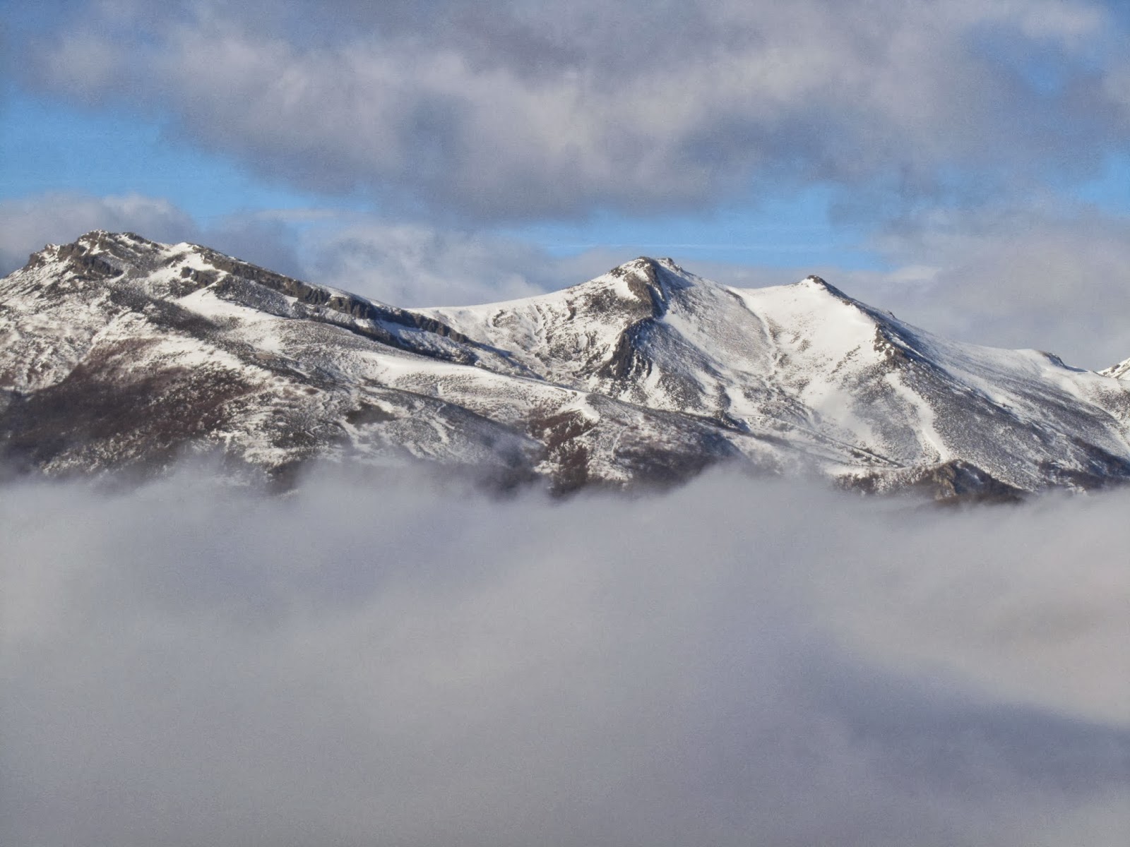 Sensaciones en la cima: PEÑA TREMAYA 1.437 M. - La Reina de la Pernía ...