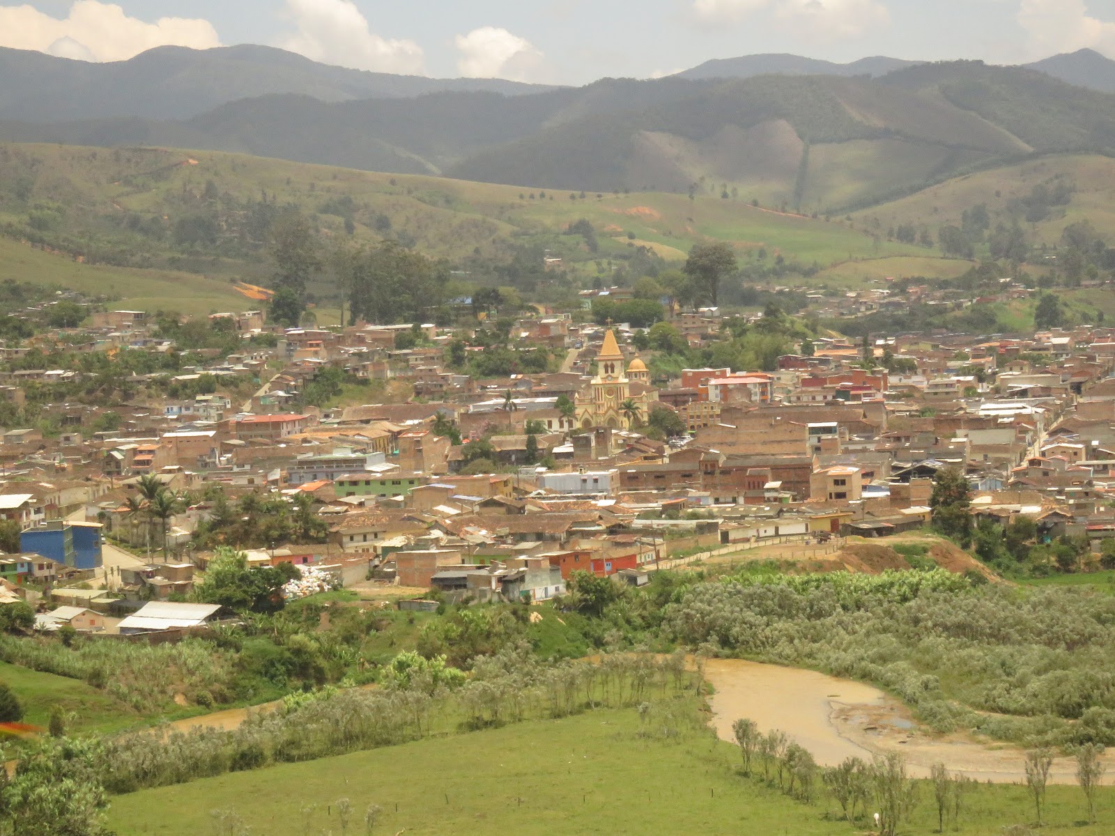VIAJANDO EN MOTO: VIAJE EN MOTO MEDELLÍN URRAO