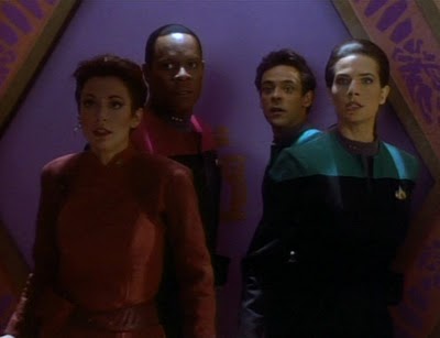 Dave's Buttoned-Up Mind: Star Trek: DS9 - Ep 9 - Move Along Home