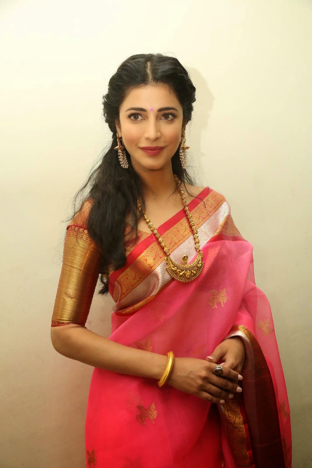 Shruti Hassan In Beautiful Tranditional Saree At Event