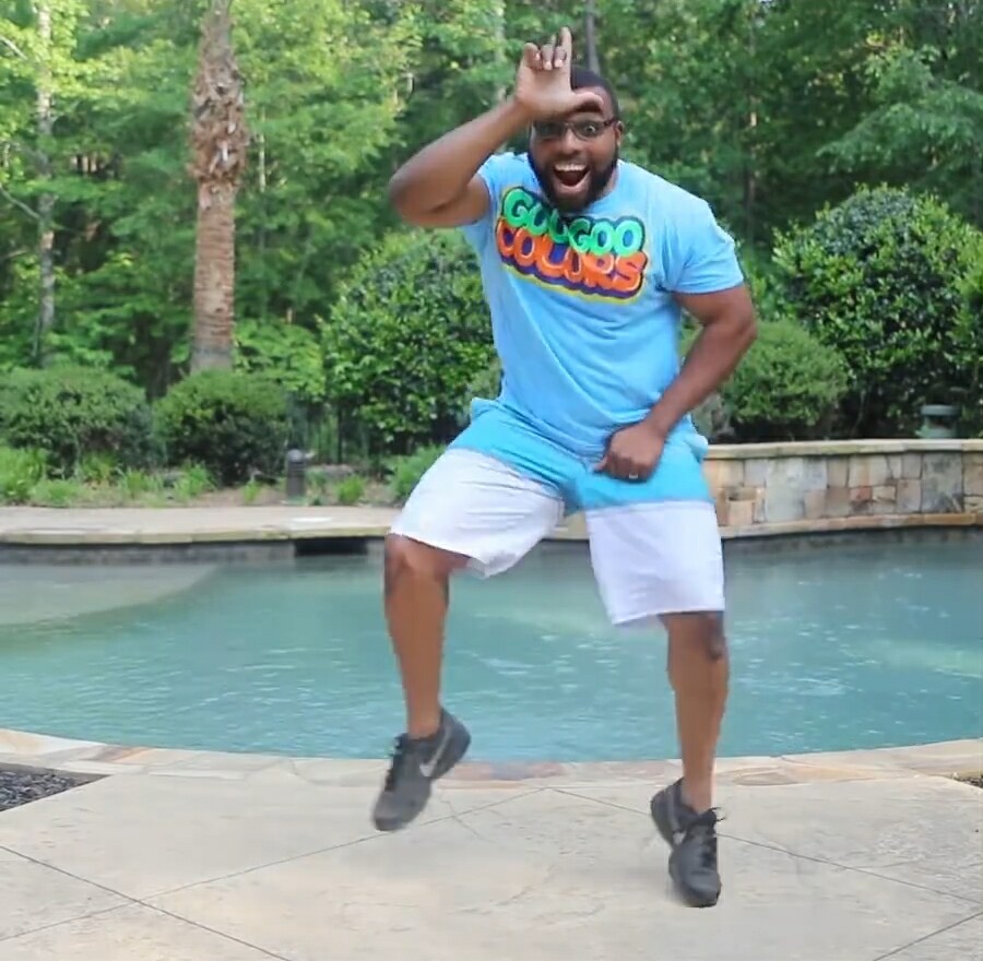 Film Fan: Video of the Day: Giant Crayon Change Mom Shirt Different Colors