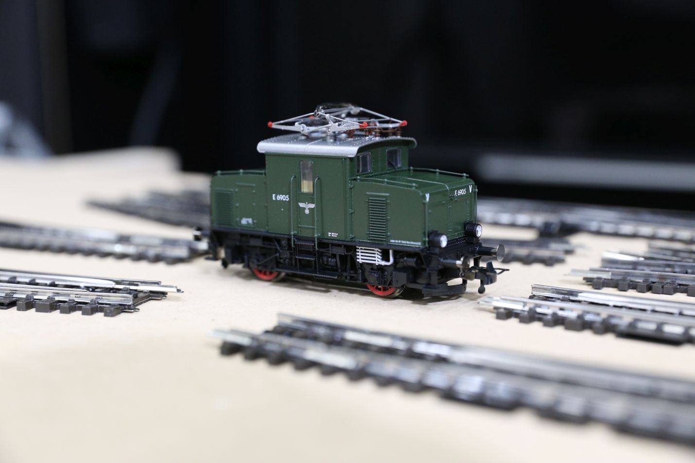 しかし裏を見るとDCモデルにただ付けただけのシューがある。