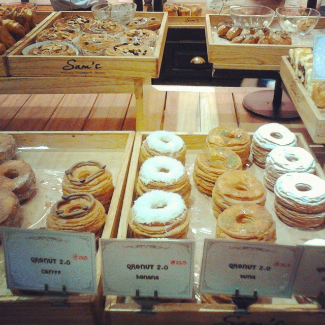 #ibuminumkopi : Sams Patisserie. Boulangrie. Dessert / Natrarahmani