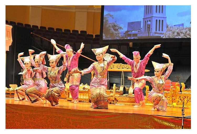 Tari Piring, Tarian Daerah Minangkabau yang Menarik - Situs Pendidikan ...