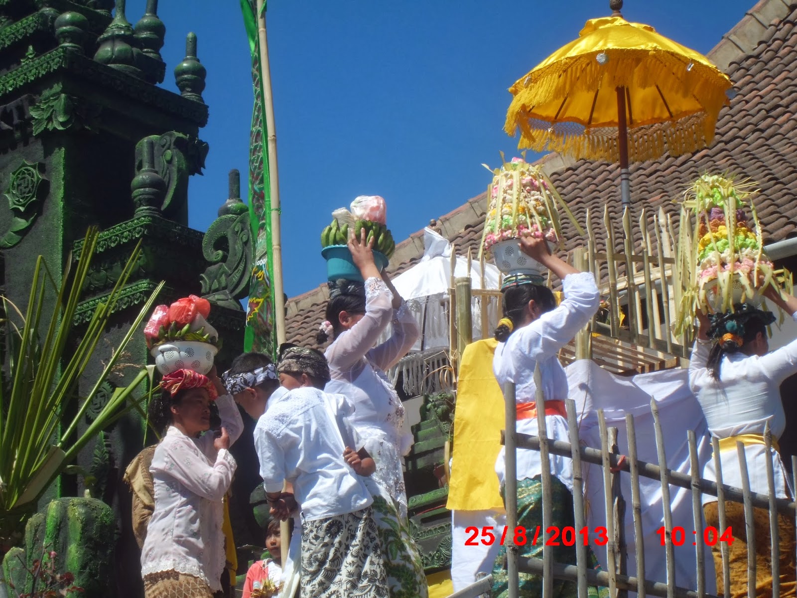 Wisata Bromo Tengger Semeru: WISATA RELIGI HINDU TENGGER