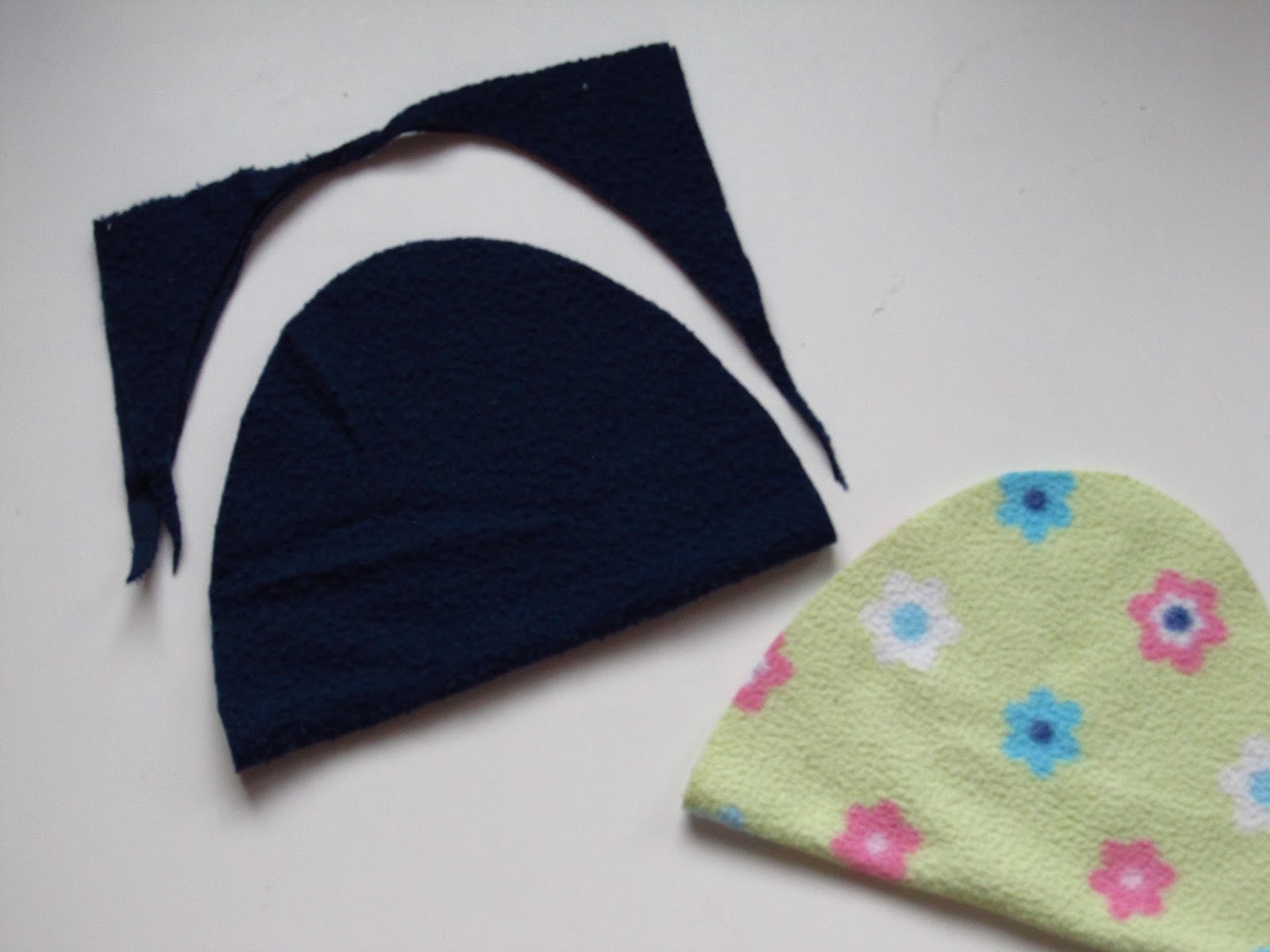 American Girl Place: Super easy winter hat and scarf tutorial!!!