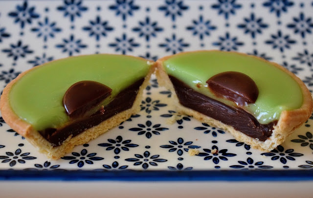 The Reader's Tales: Carac (Swiss chocolate cake)