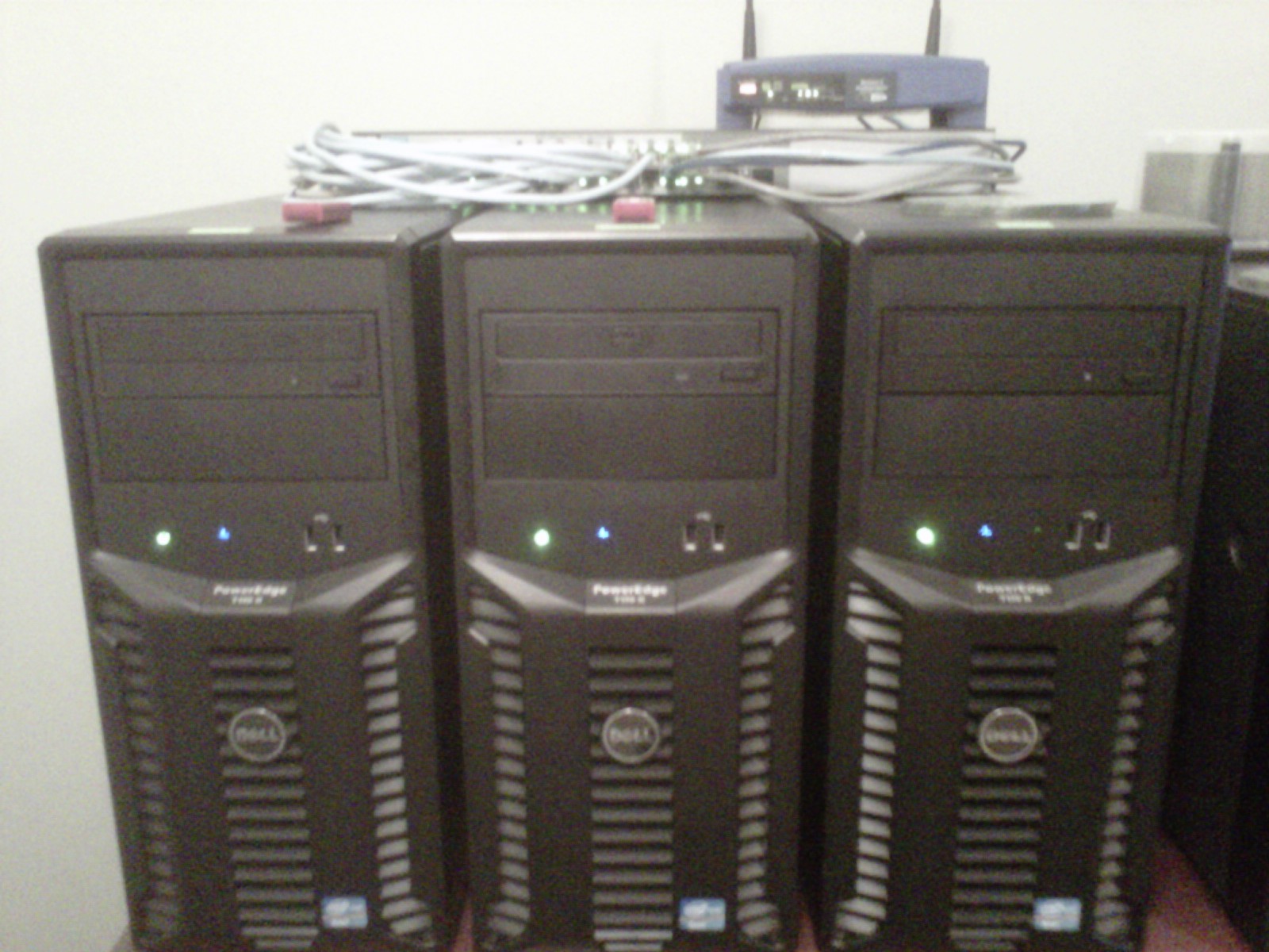 PowerCLInic: VMware Home Lab - Save money with virtual Vyatta router ...