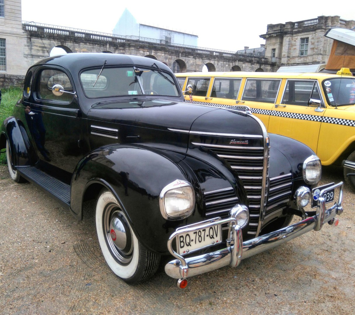 MAȘINI VECHI AMERICANE ÎN PARIS