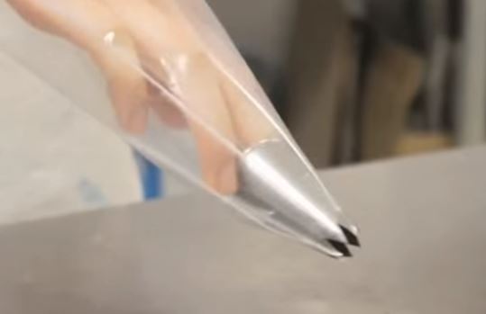 Cara Membuat Plastik Segitiga untuk Kue - Masakan Kuliner Sehat