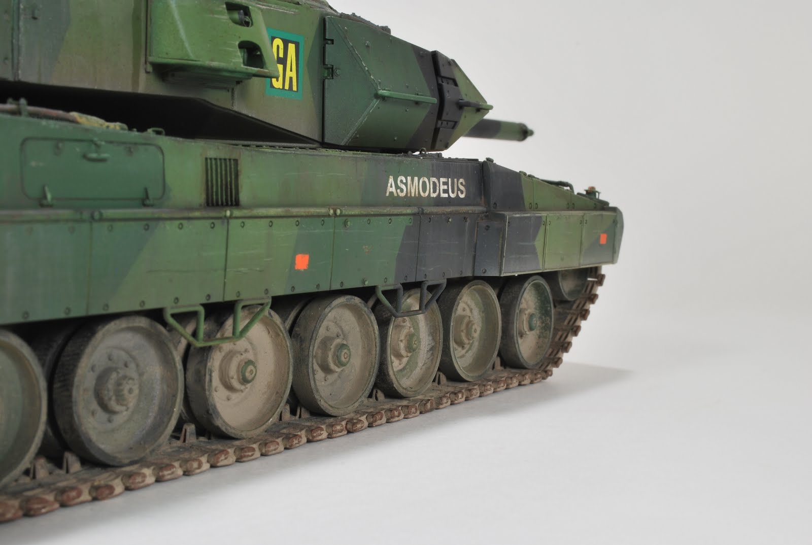 Chris Jerret modeling: Leopard (s) Strv.122 Sweden