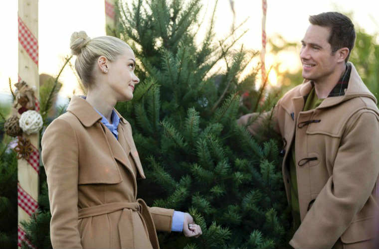 ‘The Mistletoe Promise’: A Modern Scrooge Romance With Jaime King ...