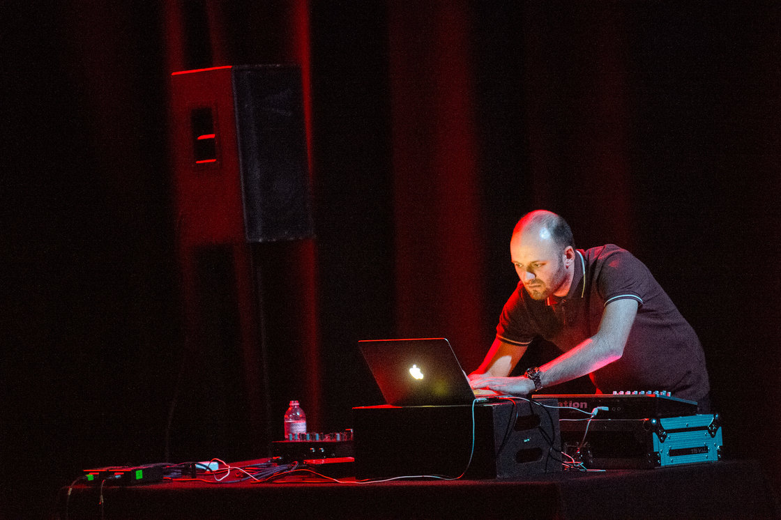 [E.O.M.S.]: Andy Stott - Faith In Strangers (Albumstream)