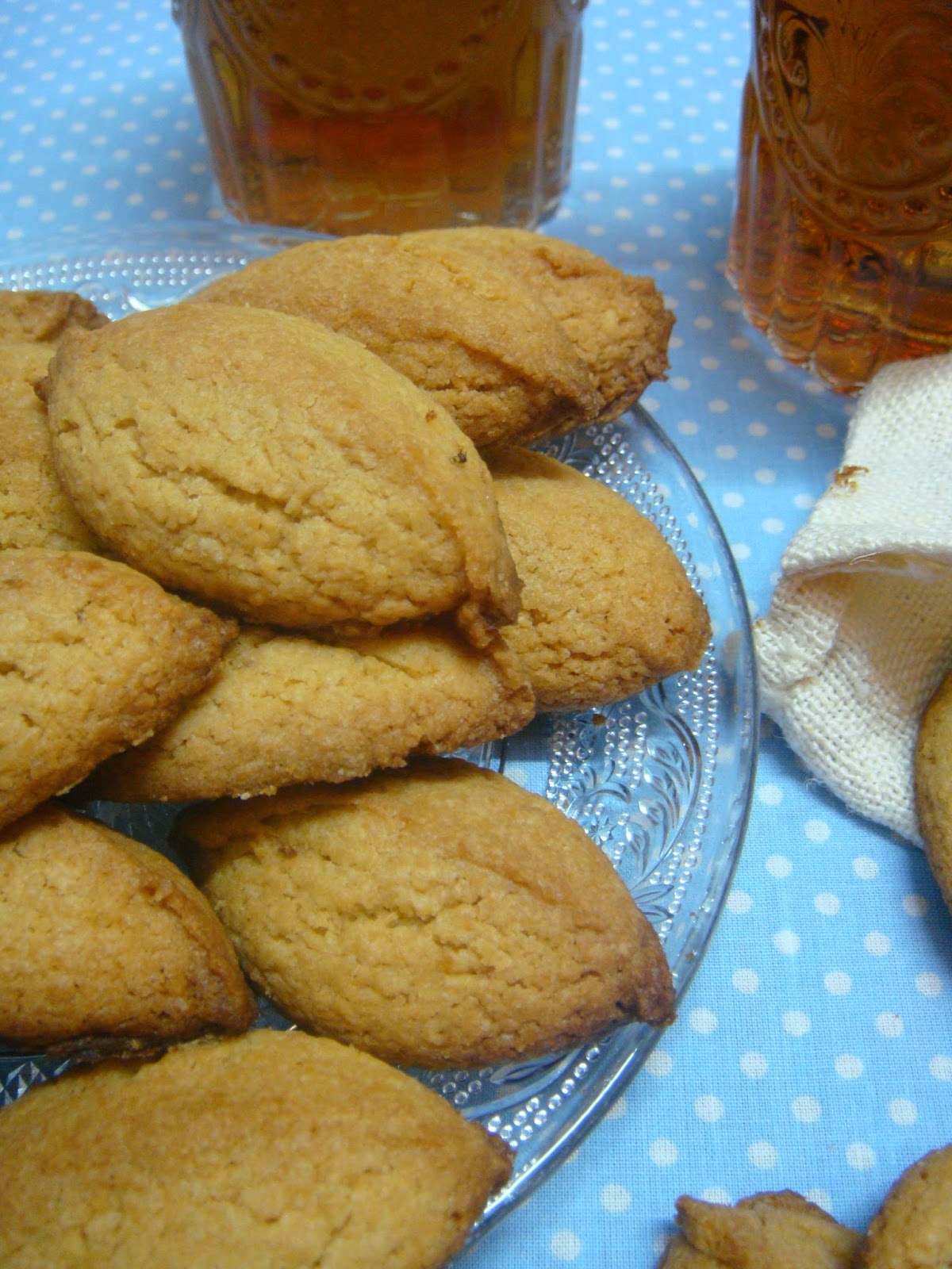 .: Bolachas de côco e açúcar moreno