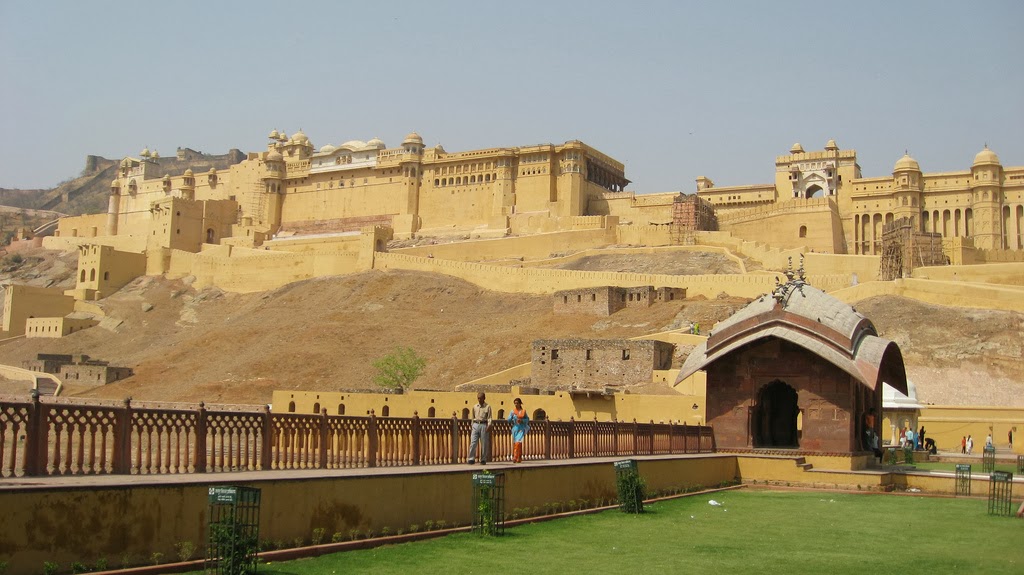 The spectacular Amber Fort, Jaipur, India by Zubi Travel