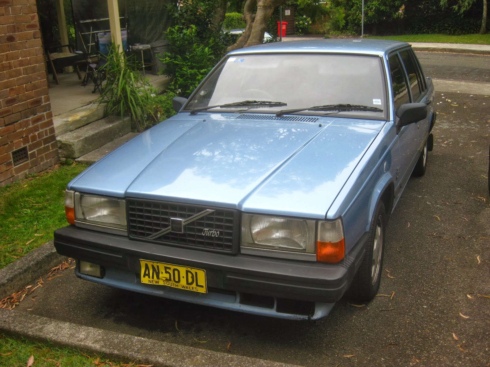 Aussie Old Parked Cars: 1987 Volvo 740 Turbo Sedan