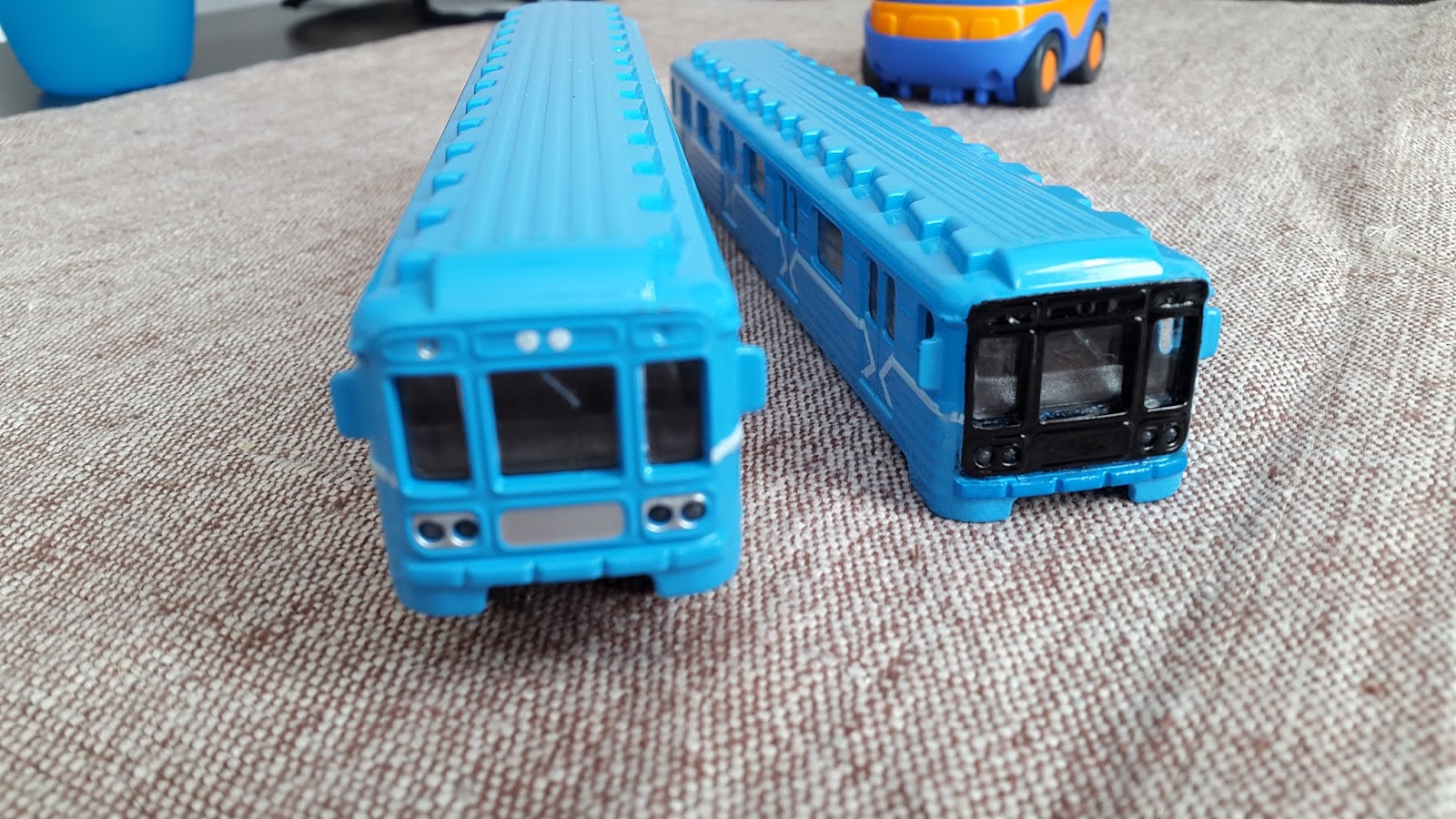 Metro train 81-717: my conversion from a Technopark toy