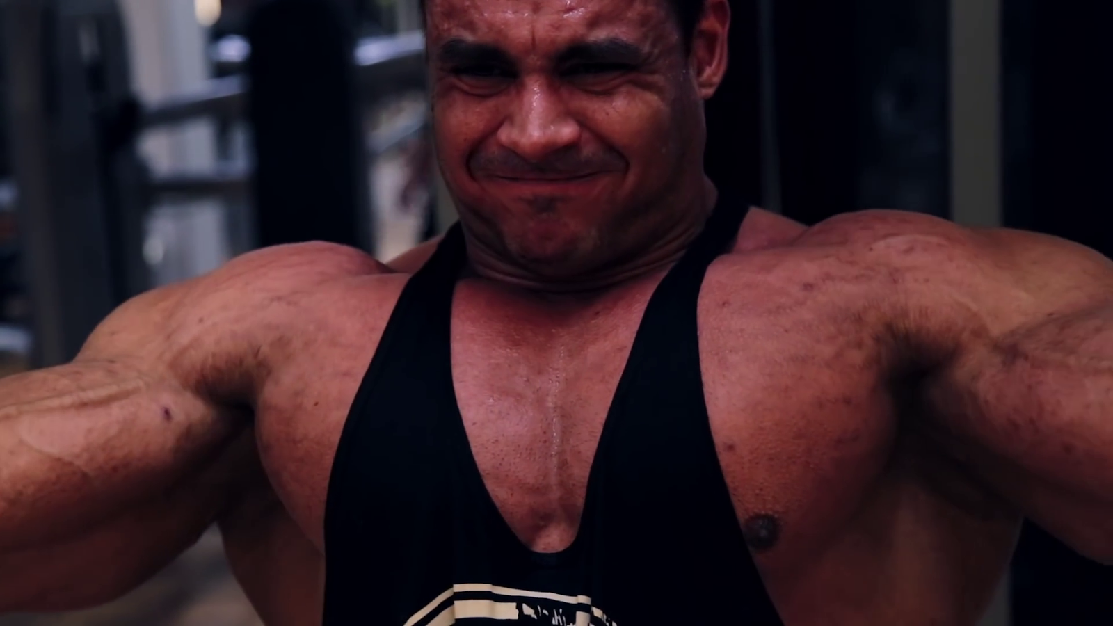 Muscle Lover: Brazilian muscle giant James Bondi