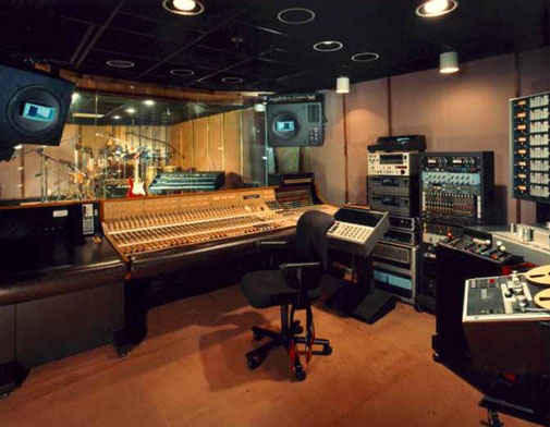 Dunia Musik: Sejarah Studio Rekaman di Indonesia