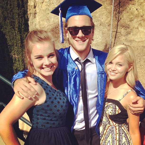 Gracie posta foto com Luke em sua graduação « Luke Benward Brasil