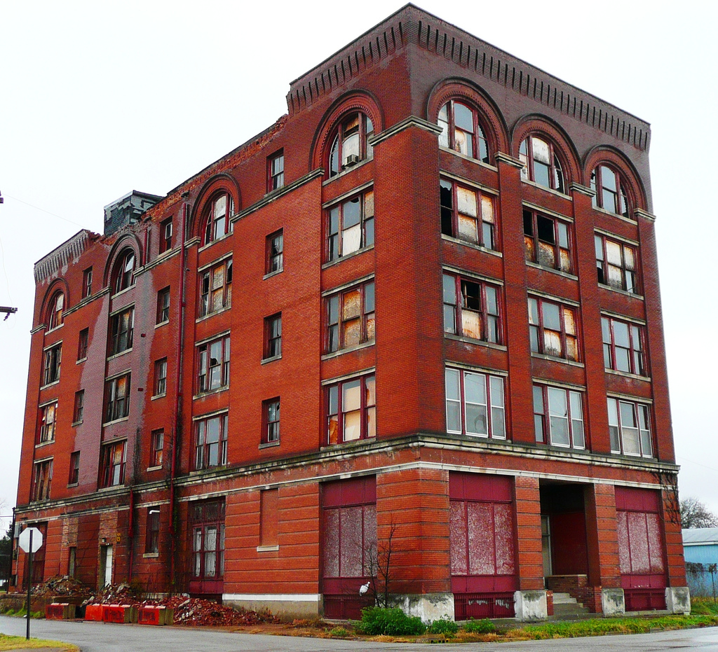 Deserted Places: The urban ruins of Cairo, Illinois