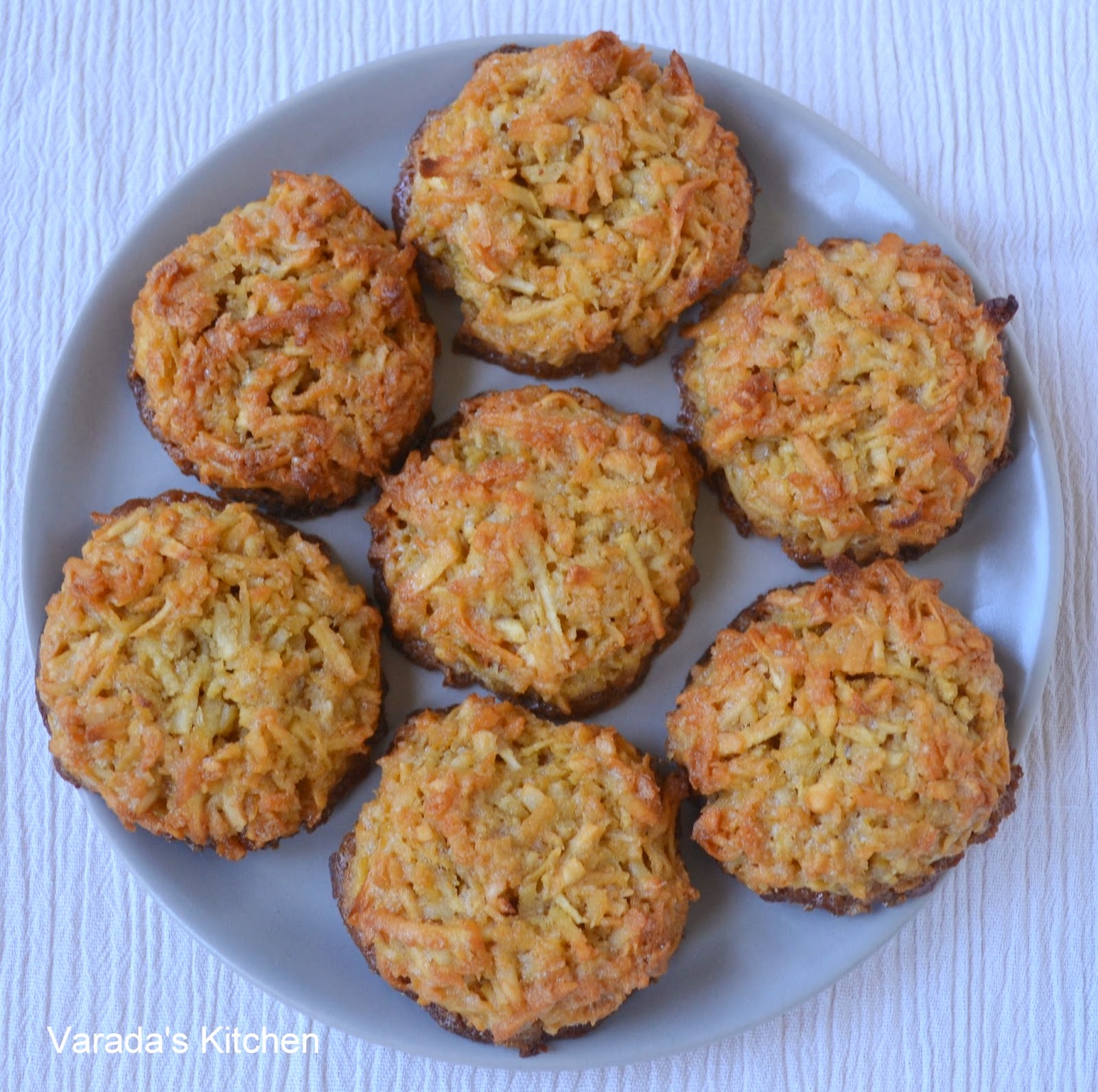 Varada's Kitchen and Garden: Besitos de Coco (Venezuelan Coconut Cookies)