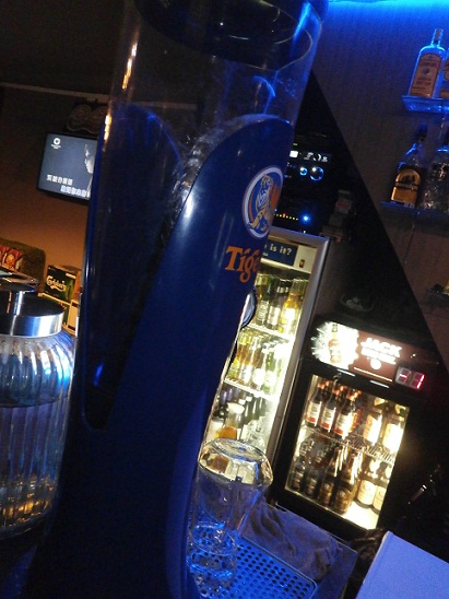 Walk Walk Look Look Eat Eat: Bazuka Café Bar