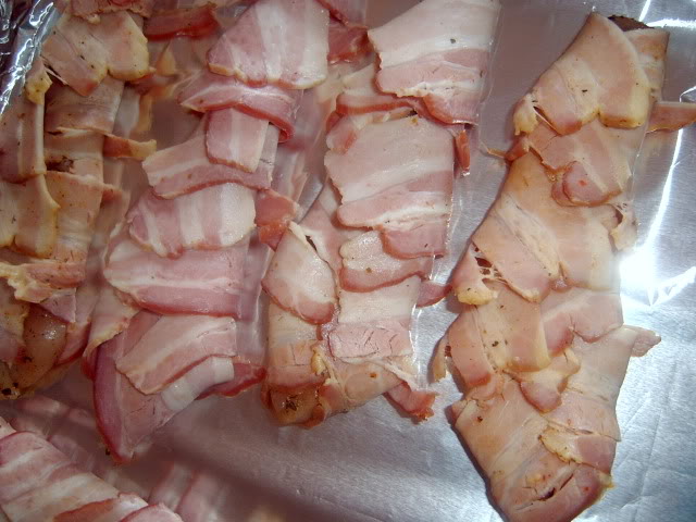 Piept de pui impletit cu bacon si chipsuri de cartofi