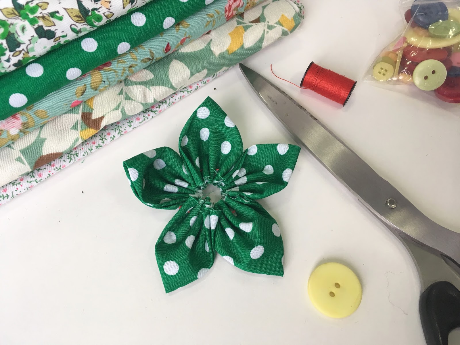 Easy fabric flowers for sewing beginners - Melanie Rose Makes